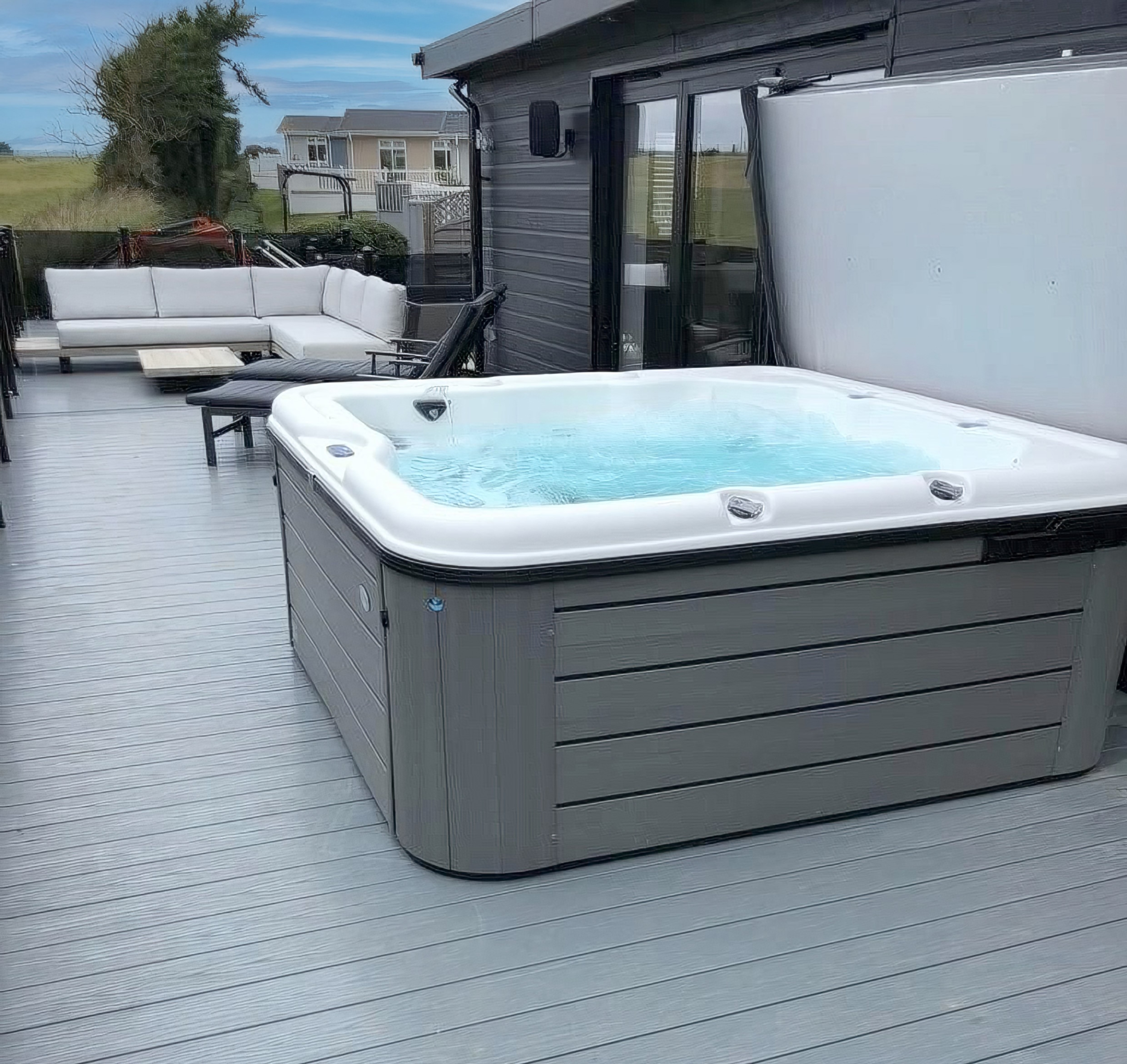 HSG282 Compliant Hot Tubs - DekBoard